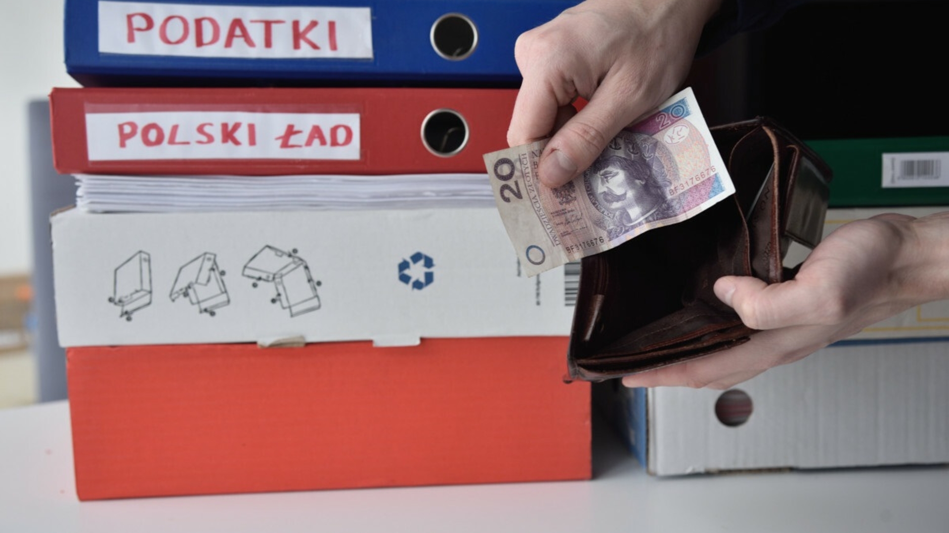 „Niskie podatki” PiS w akcji. Fiskus zabrał nam w 2023 roku rekordowo ...
