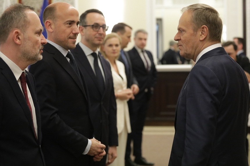 Nowy program pomocowy rządu. Minister: dla osób, które zarabiają za ...