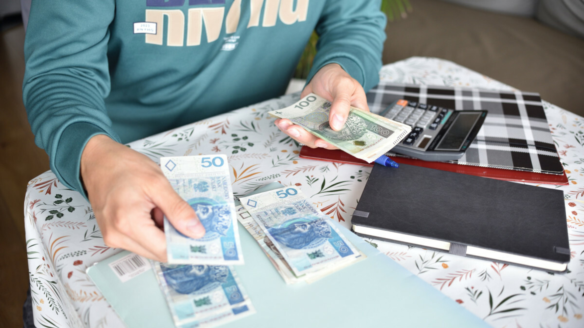 Twoje dziecko dorabia latem? Ten prosty błąd może mieć poważne skutki ...