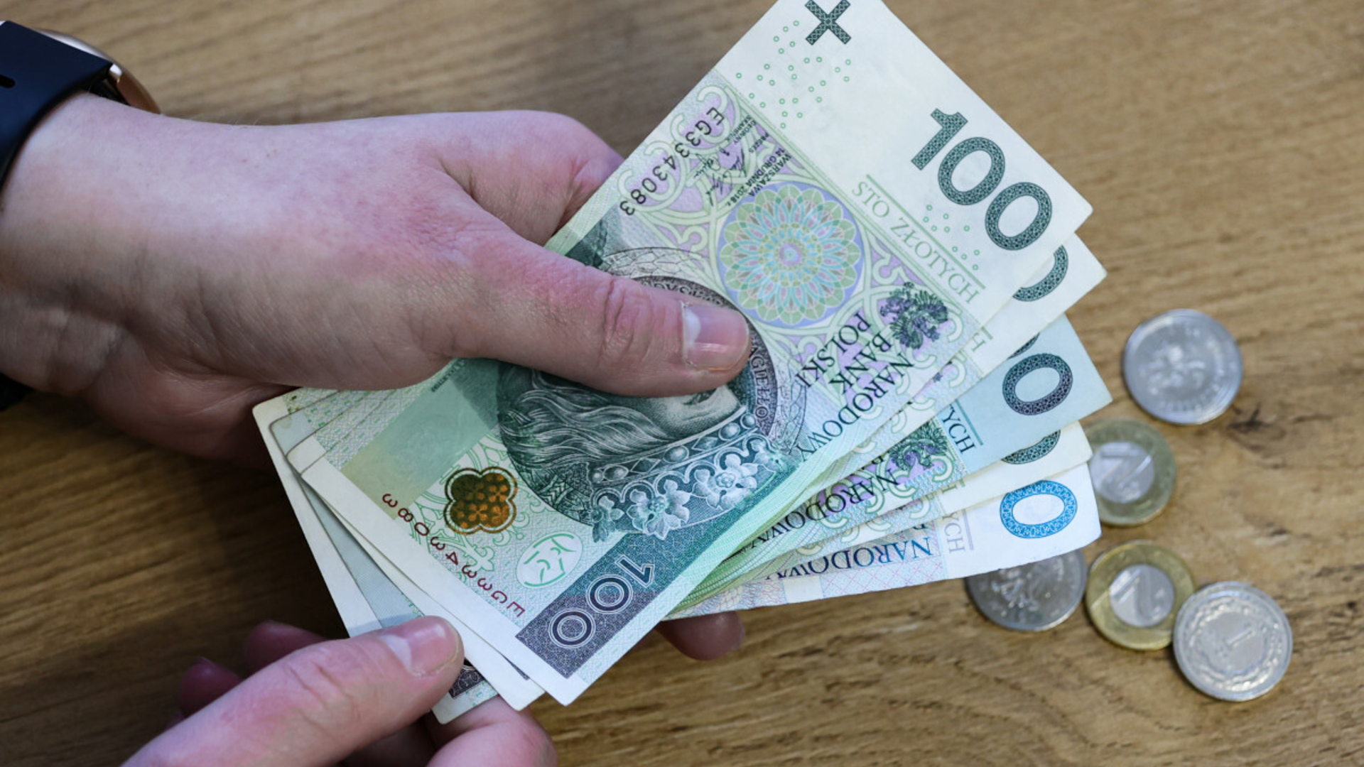 Tyle średnio zarabiają Polacy. Przeciętna płaca ostro w górę ...