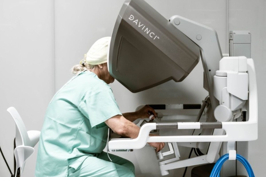 Robot Da Vinci w Szpitalu Uniwersyteckim. Nowa era chirurgii. "To ...