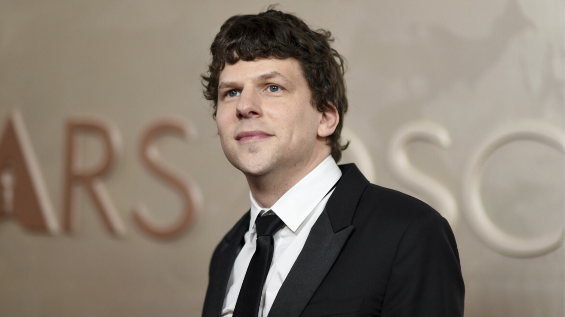 Jesse Eisenberg odebrał polskie obywatelstwo. Dowiedział się o ...