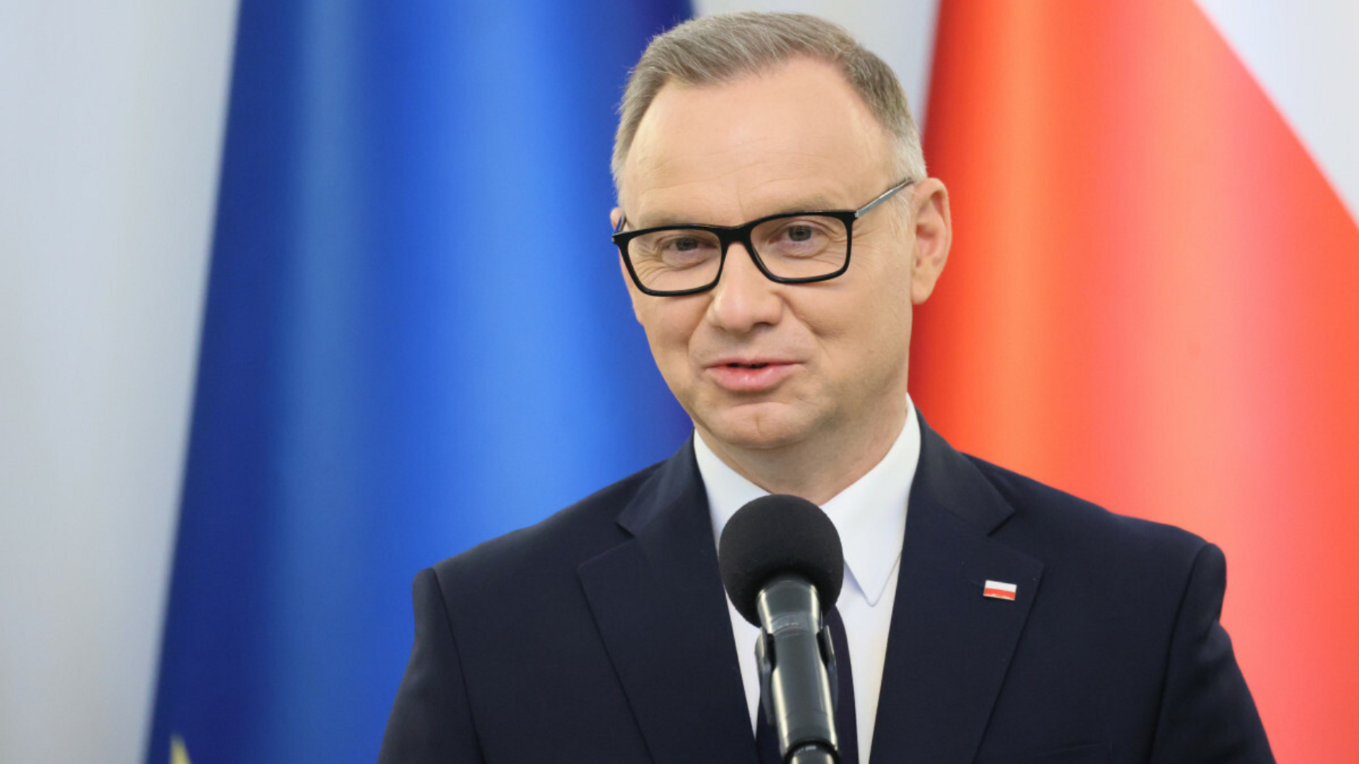 Książka o Andrzeju Dudzie wycofana z Empiku. Poszło o tytuł ...