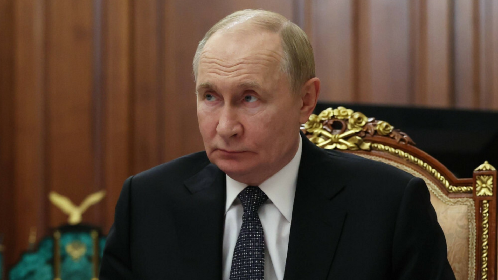 Ten gwiazdor zagrał papieża, a teraz wciela się w Putina. Podobny ...
