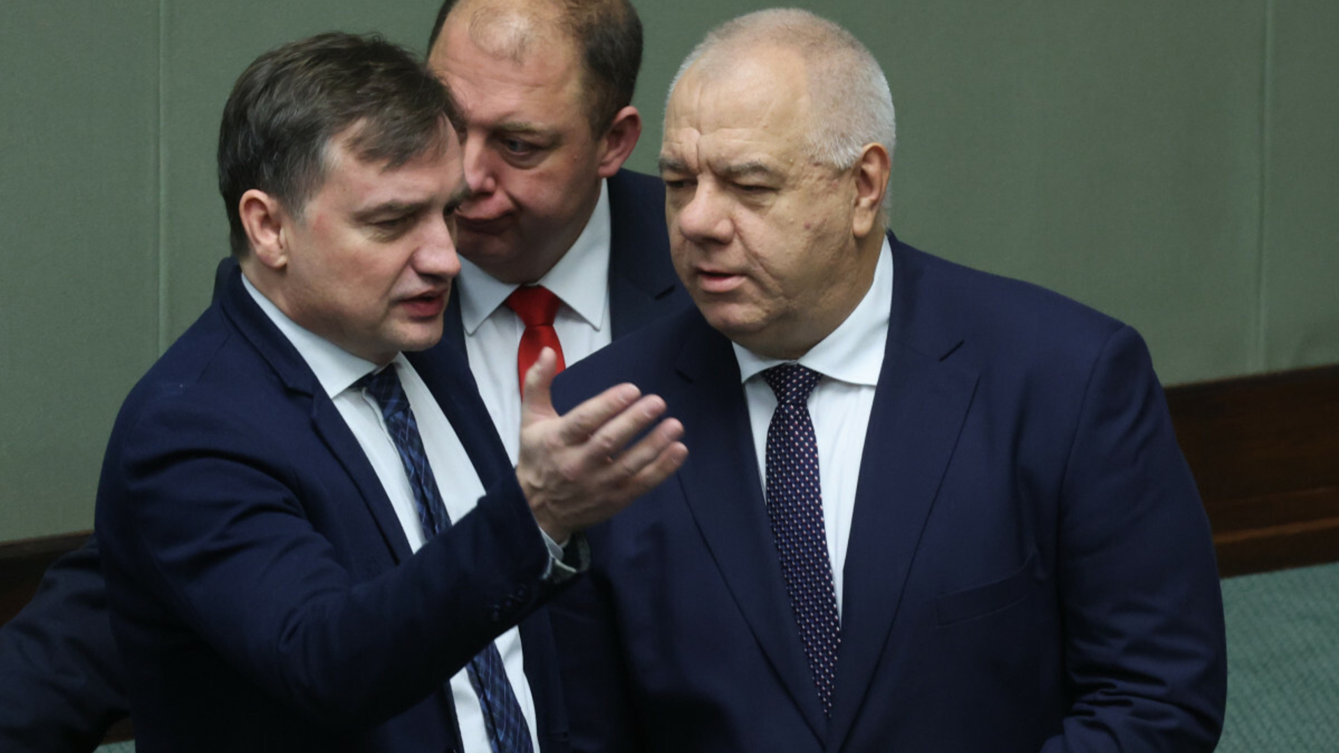 Poseł PiS zabrał głos ws. powrotu Ziobry do Polski. "Grozi ryzykiem ...