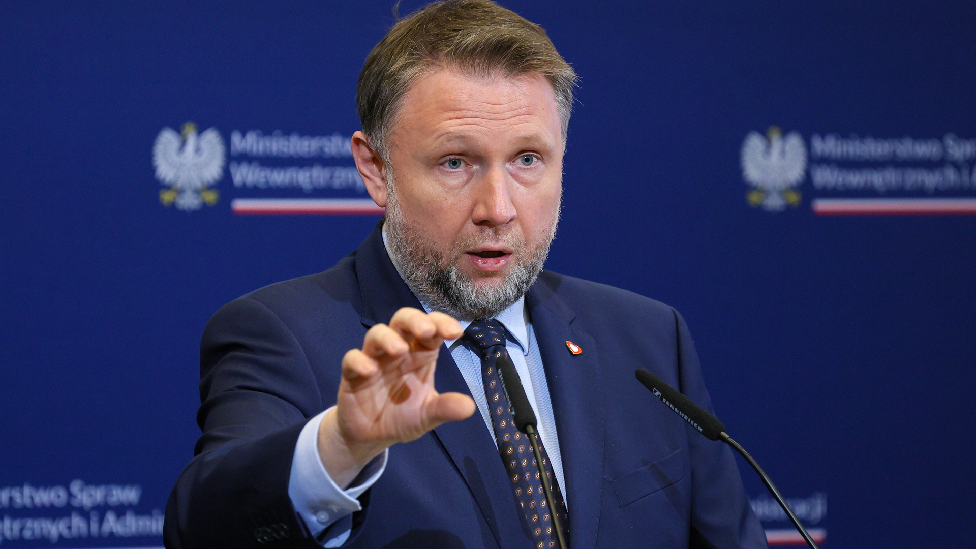Szef MSWiA zabrał głos ws. wyroku TSUE. "To jedna z dróg" - Wiadomości ...