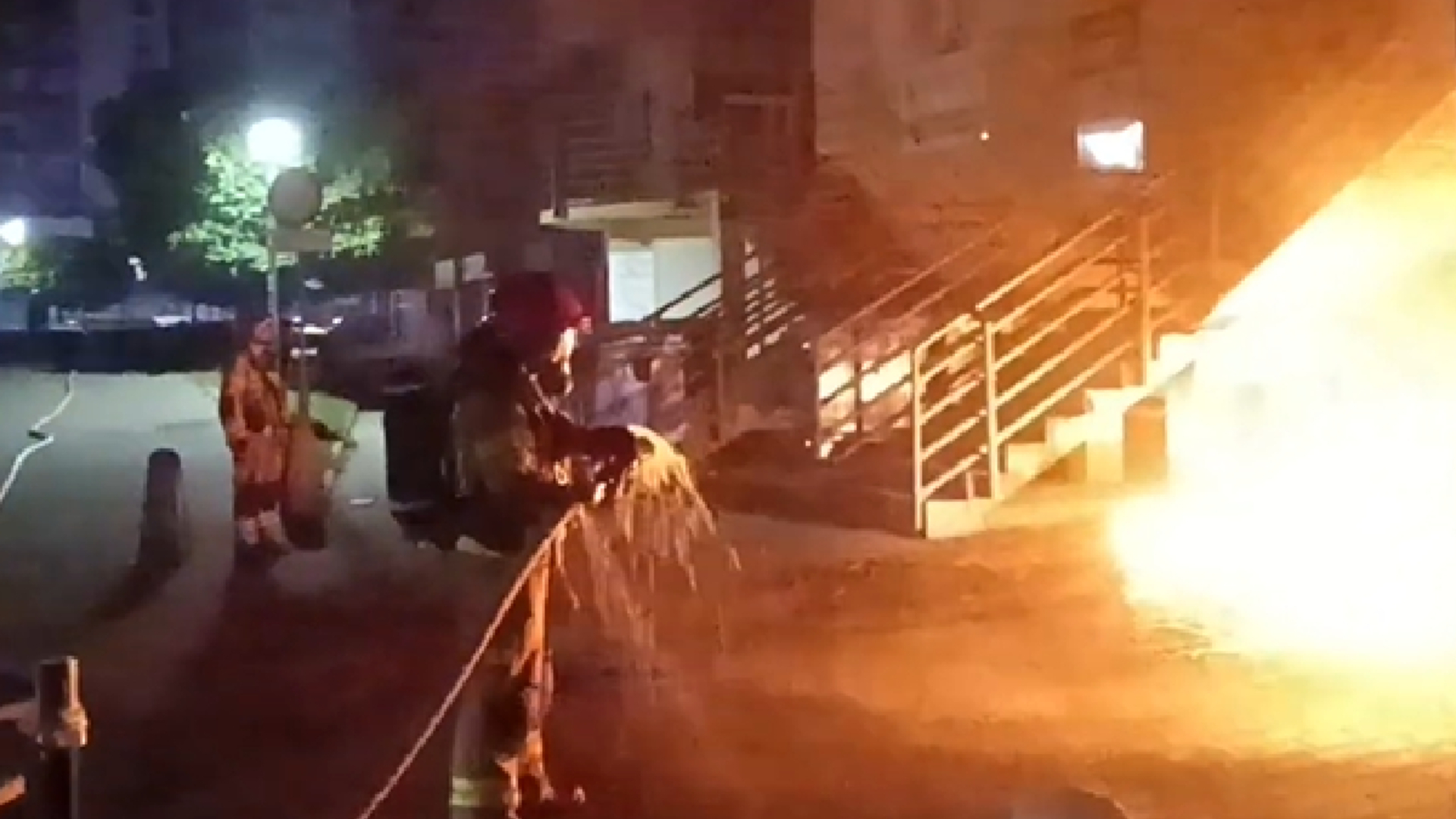 Bulwar Ikara we Wrocławiu. W środku nocy wybuchł pożar. "To jakaś plaga ...