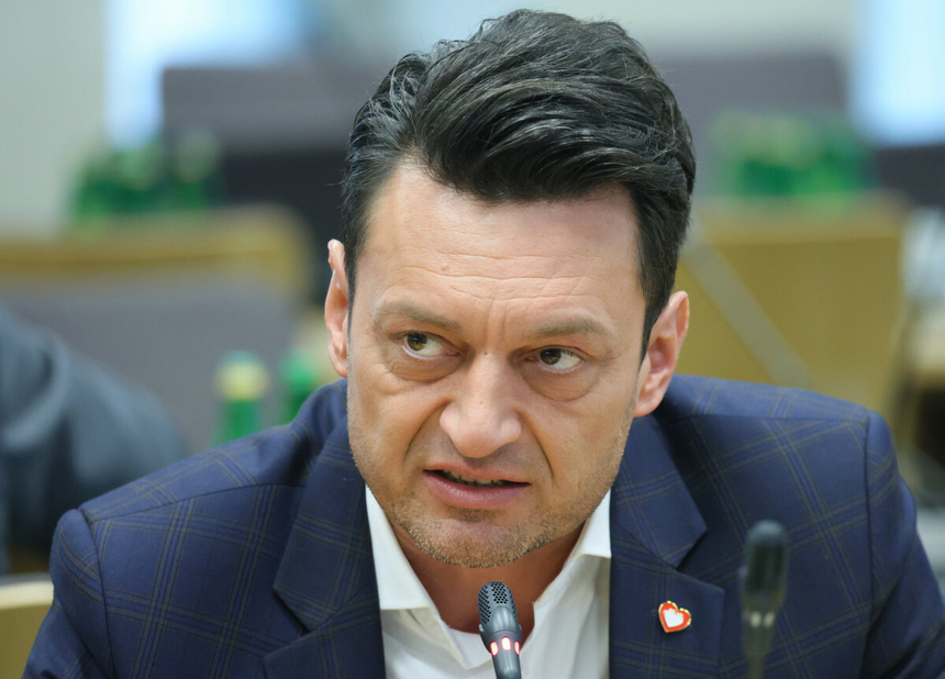 "Cóż szkodzi obiecać". Zawrzało po słowach posła KO. W klubie zapadła ...