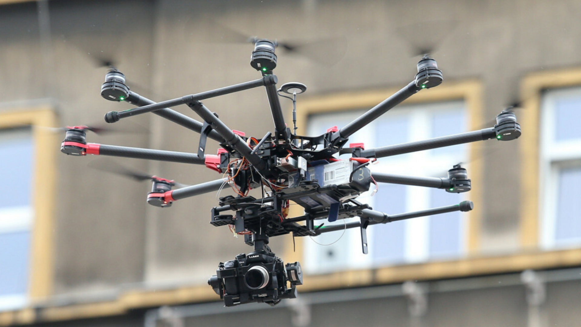 Gdzie zgłosić nielegalny lot dronem? Ten polski serwis budzi ...