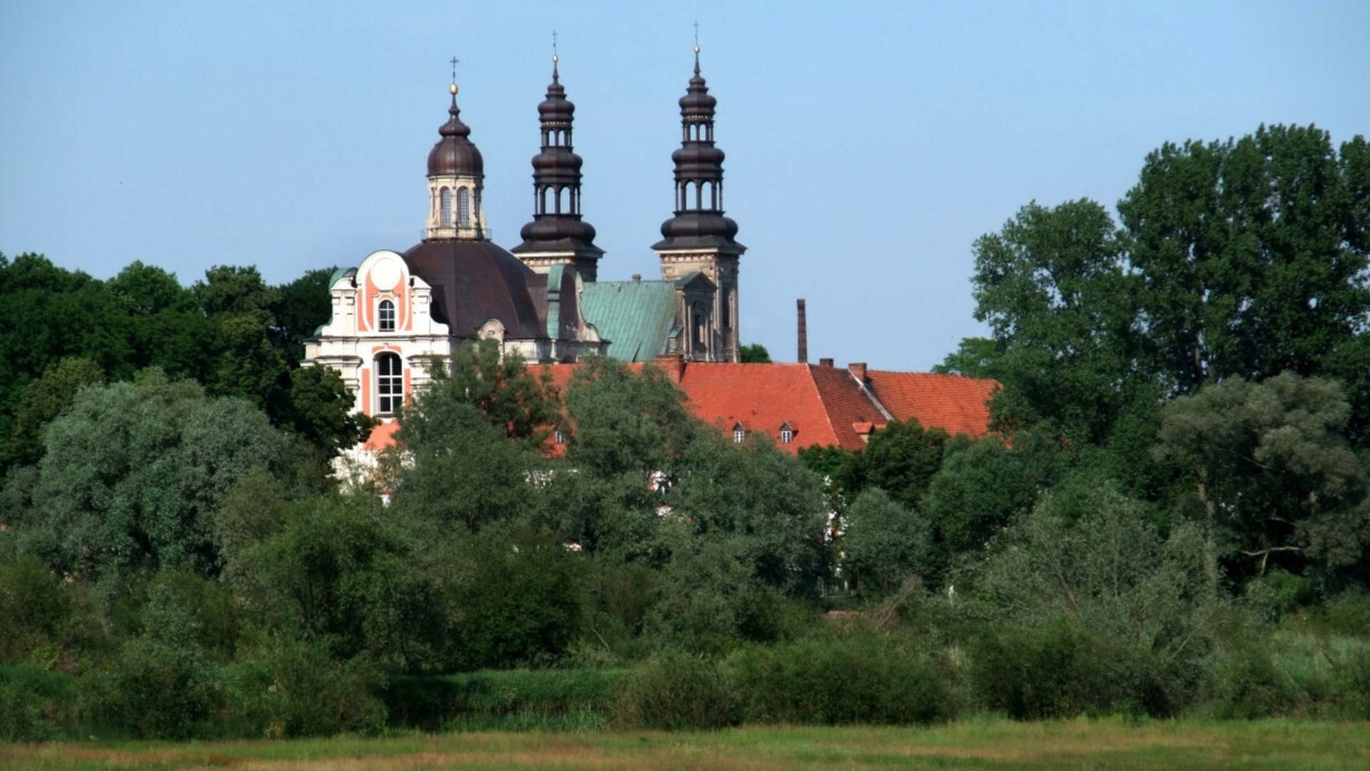 Jeden z najstarszych zakonów w Polsce. Pamięta czasy Mieszka III ...