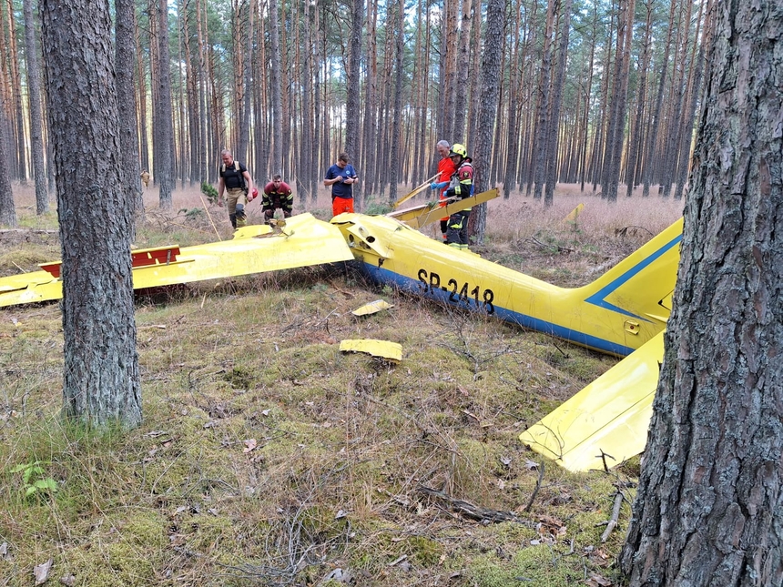 Katastrofa lotnicza w Borsku. Szybowiec runął na ziemię. Zginął pilot ...