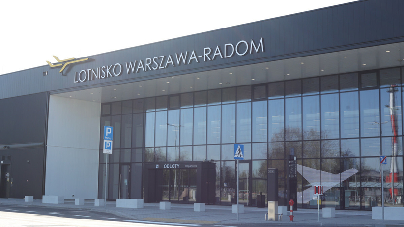 Kto chce latać z Radomia? Kontrowersyjne lotnisko uratowane. W tym ...