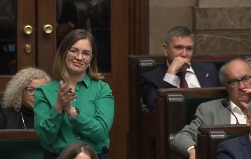 Opozycja uratowała lewicową posłankę z Razem. "CPK, CPK" - Wiadomości ...