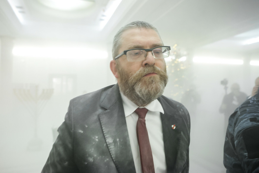 Niespodziewany zwrot ws. zrzutek na Brauna. Otrzyma ponad 200 tys. zł? - Wiadomości Radio ZET