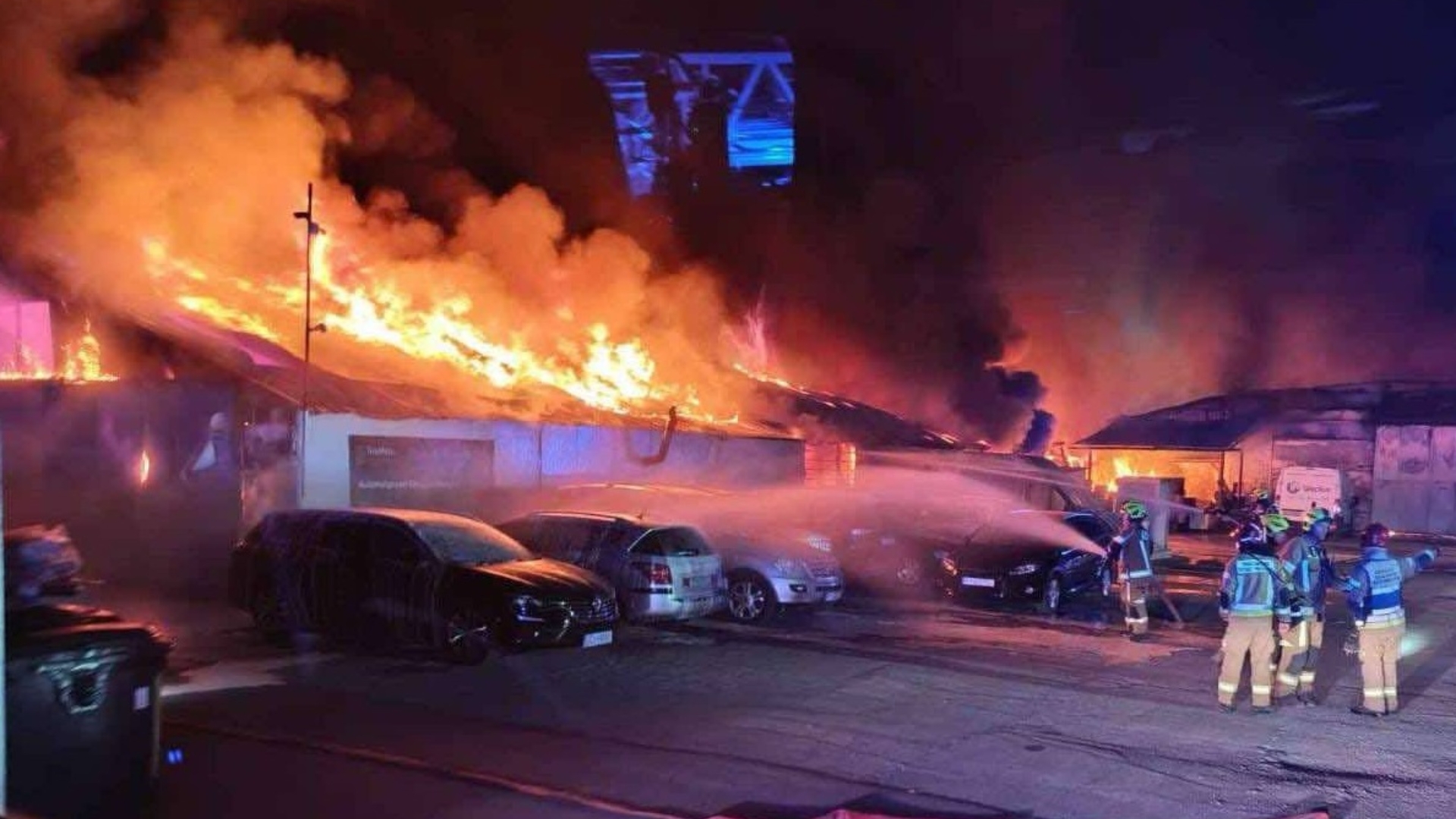 Potężny pożar pod Poznaniem. W akcji 25 zastępów straży - Wiadomości ...