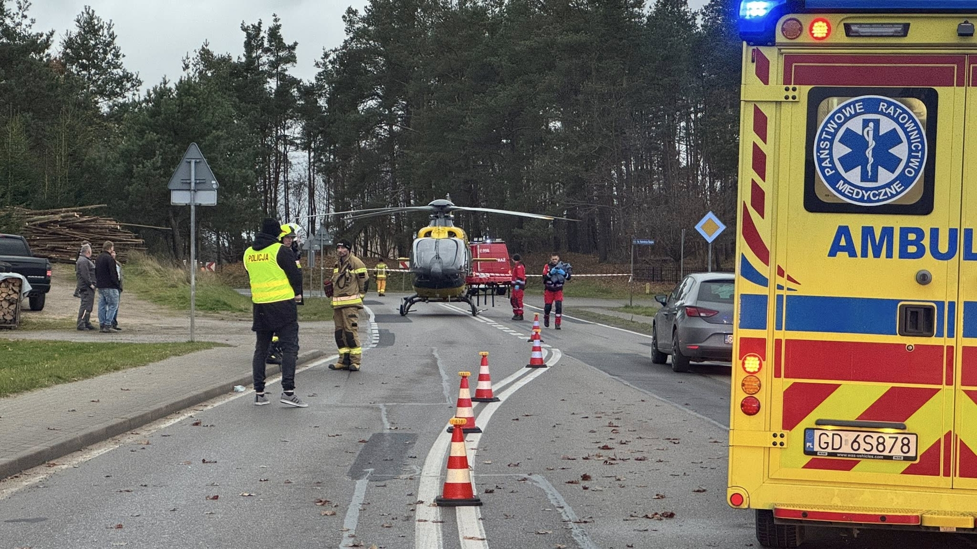 Seat uderzył w 15-latki na pasach. Dramatyczny wypadek, lądował ...
