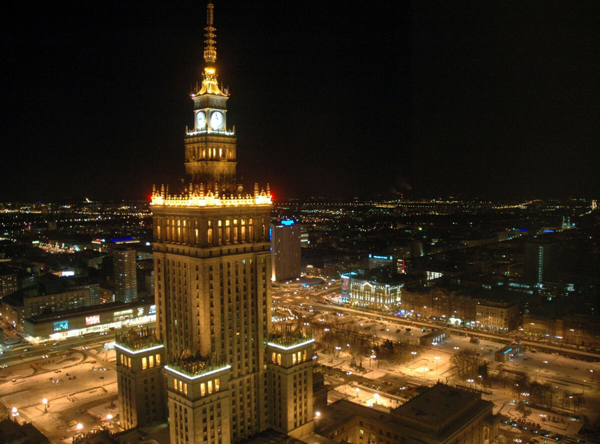 Warszawa: Nocny taras widokowy z Pałacu Kultury. W weekend zostanie ...