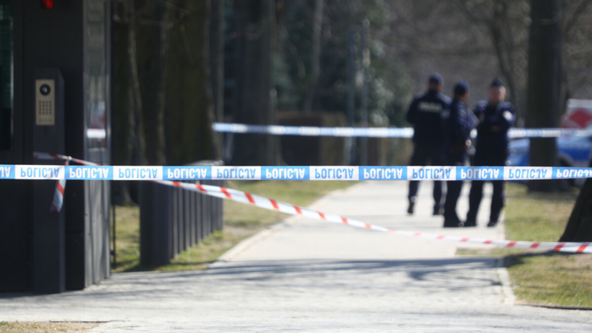 Policjant rzucił się na kobiety. Bił pięściami po twarzy, dusił. "Był w ...