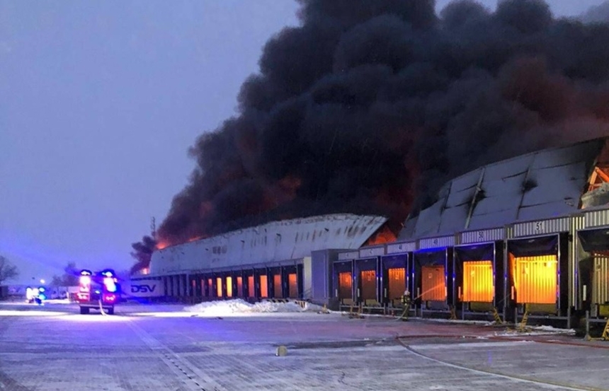 Wielki pożar w Tarnowie Podgórnym. 30 zastępów straży pożarnej walczy z ...