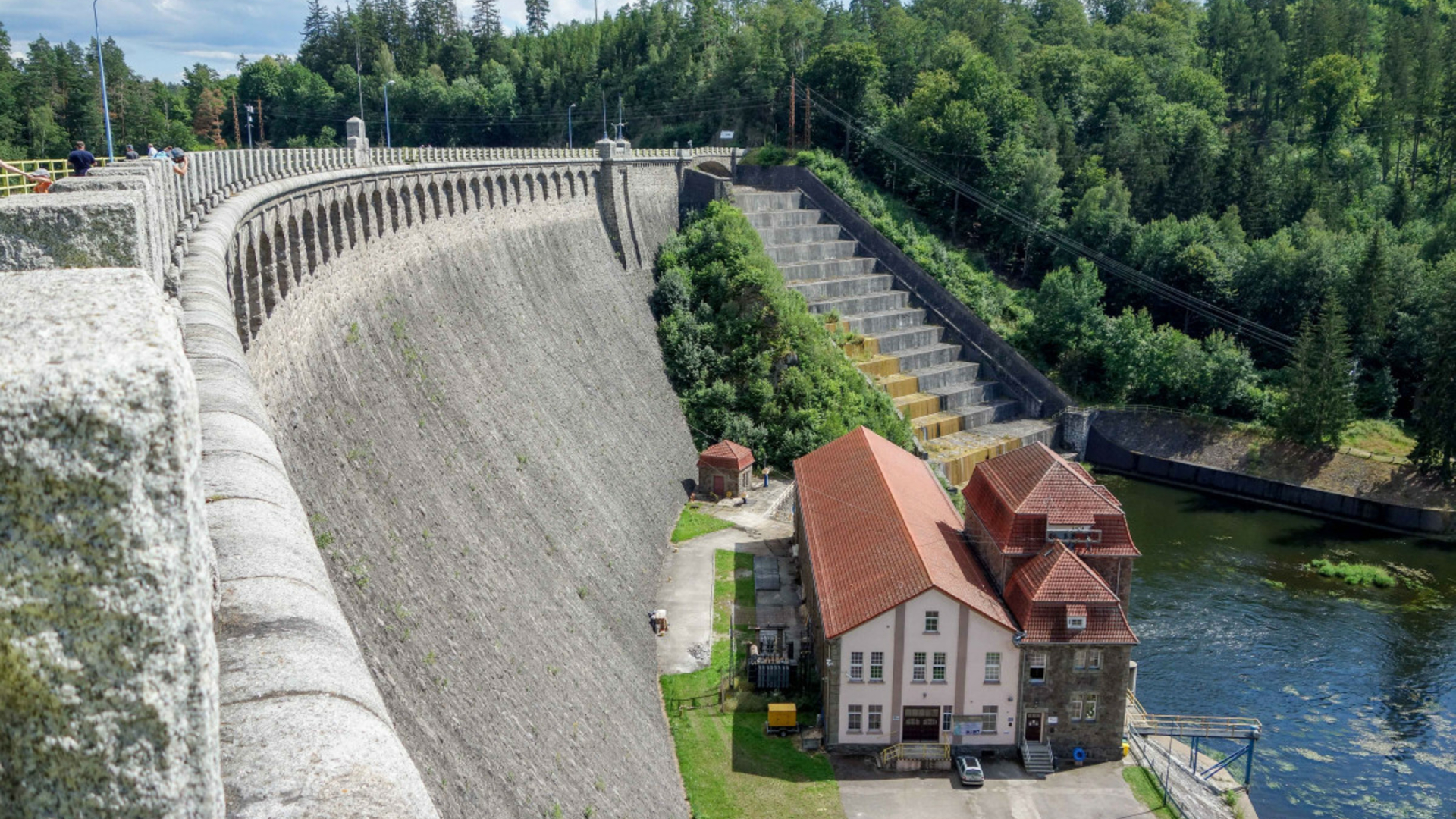 Zapora Pilchowicka: pęknięcie. Burmistrz uspokaja - Wiadomości Radio ZET