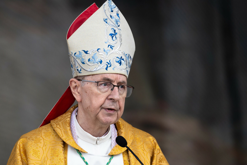 Ten gest nie spodoba się abpowi Gądeckiemu. "Wielu z nas wie, kto za ...