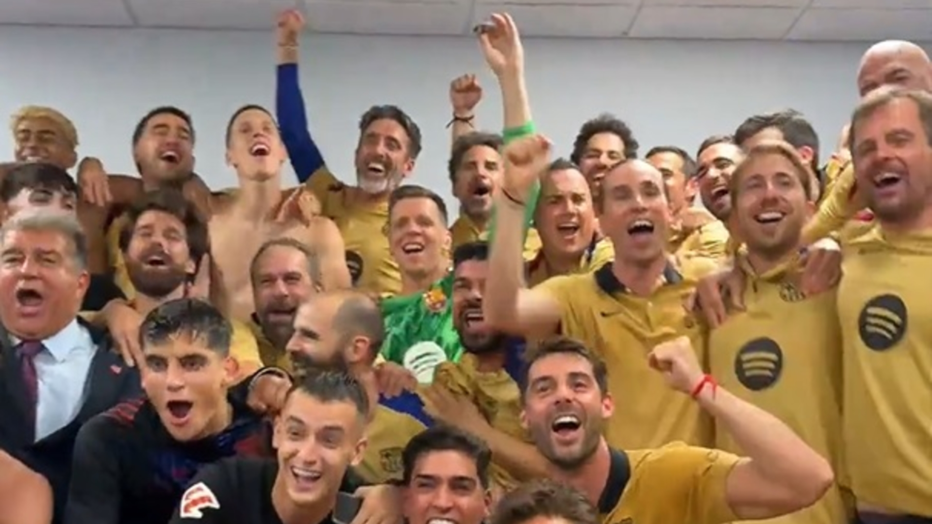 FC Barcelona świętuje tytuł zdjęciem Szczęsnego. Z cygarem [KOMENTARZ ...
