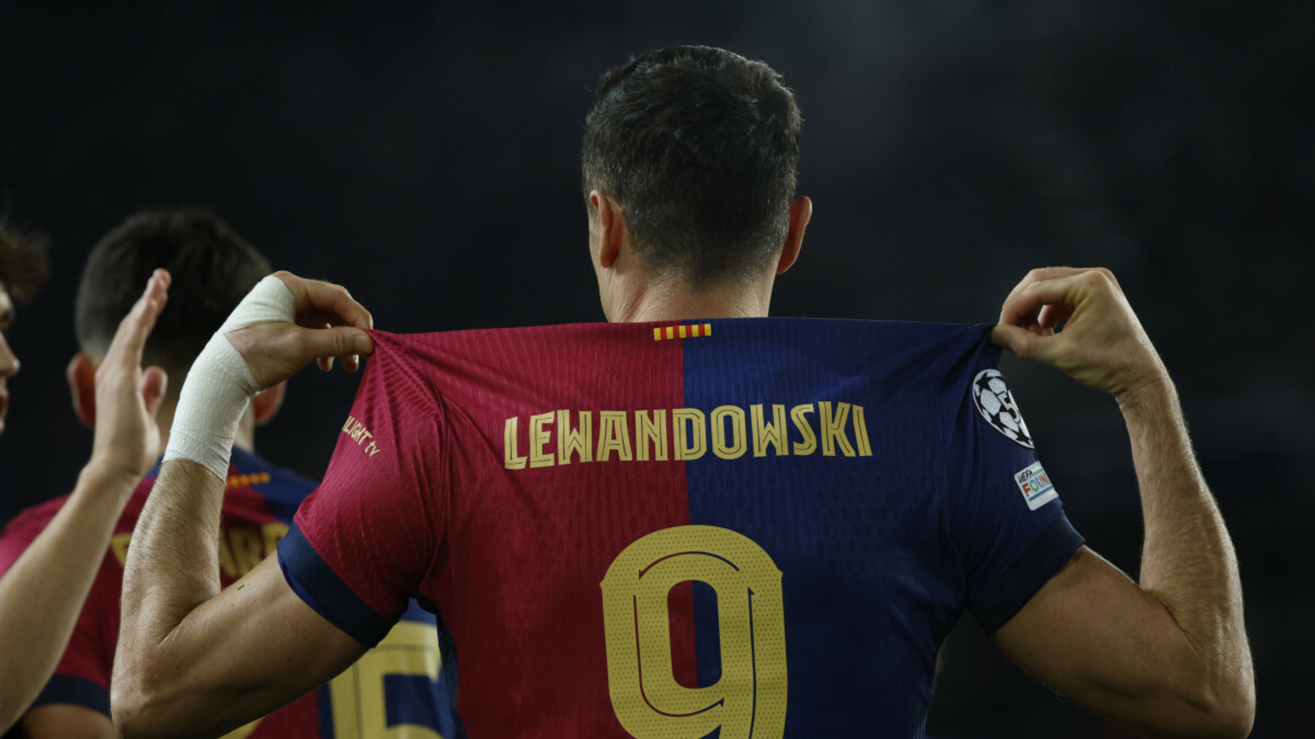 Lewandowski sam sobie zaprzeczył? Kibice wypominają mu "le cabaret ...
