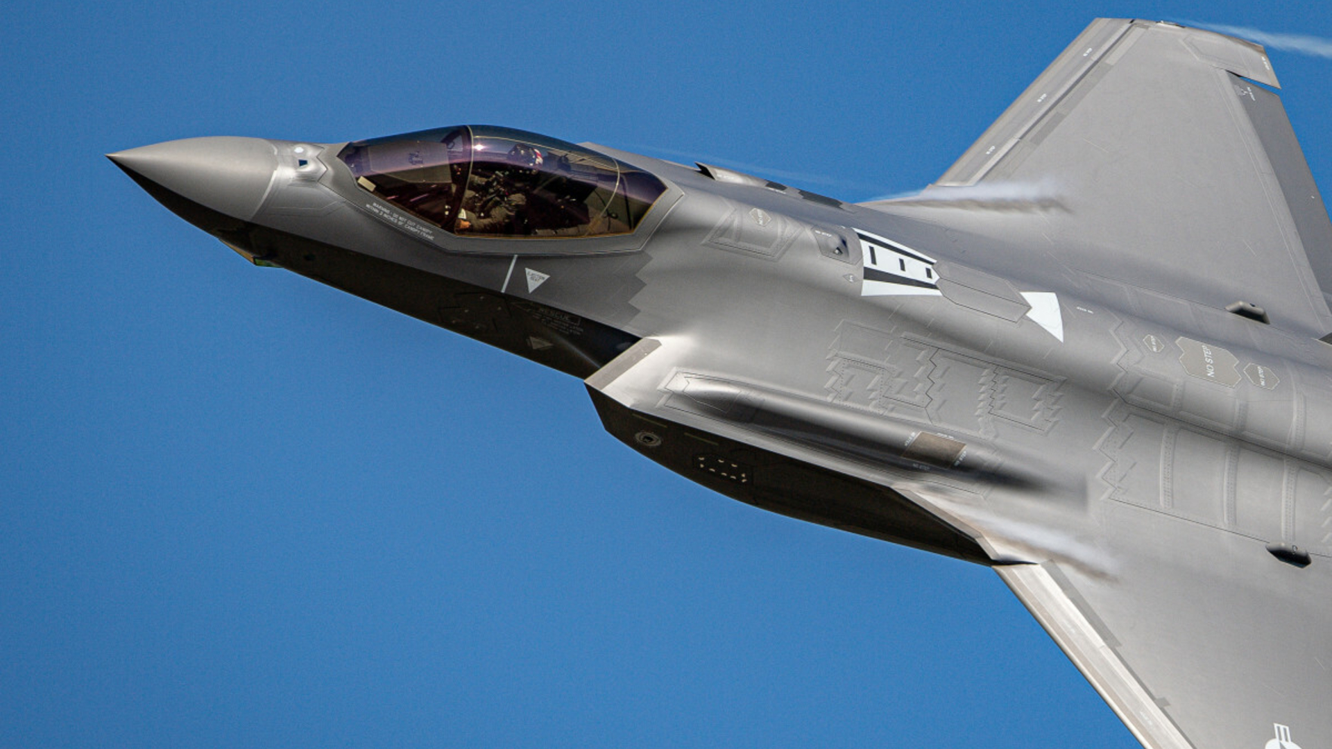 F-35 "Husarz" odbył pierwszy lot testowy. Do Polski trafią 32 takie ...