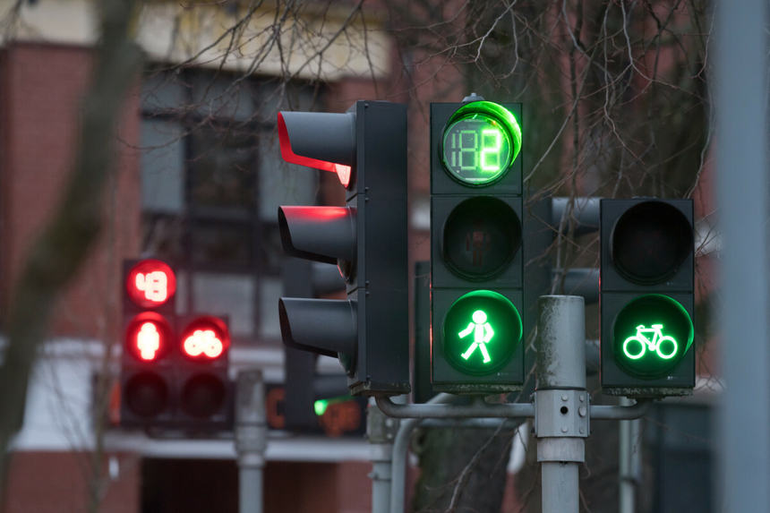 Literka „K” na światłach drogowych. Co to za znak? - Wiadomości Radio ZET