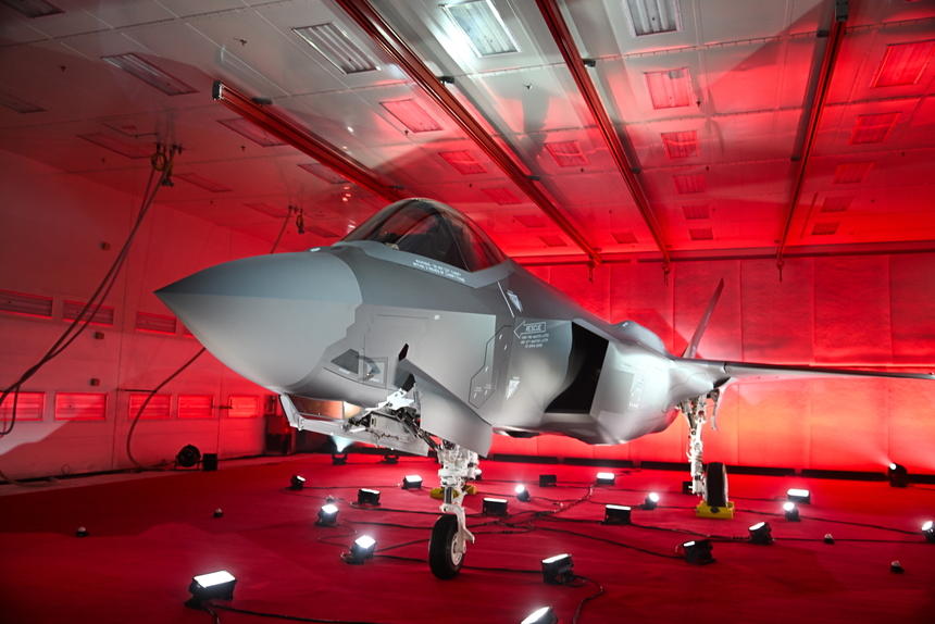 Husarz "wylądował". Zaprezentowano pierwszy samolot F-35 dla Polski ...