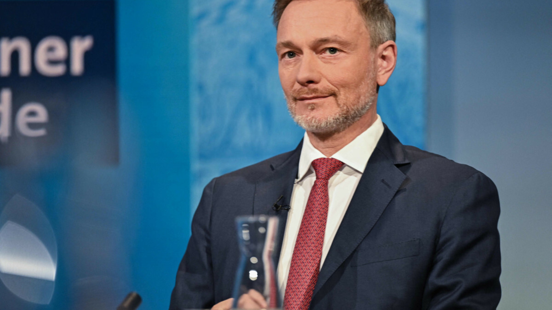 Niemcy: Po porażce wyborczej FDP jej lider Christian Lindner wycofuje ...