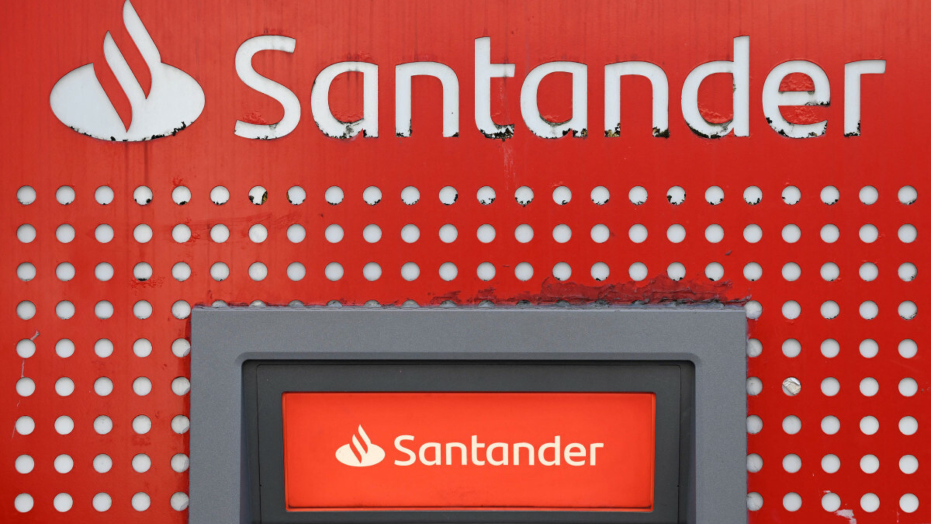 Santander Bank UK ma problemy. Zamyka oddziały. Ponad 700 osób straci ...