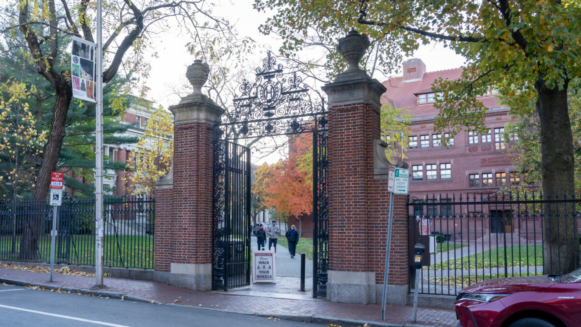 USA: Administracja Trumpa uderza w Harvard. Uniwersytet traci 2,2 ...