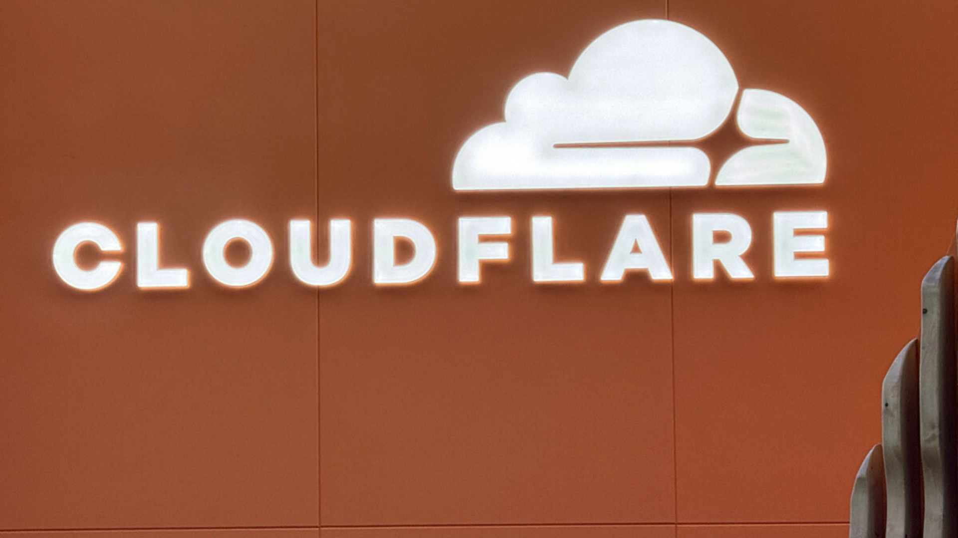 Wielka awaria internetu. Jest nowy komunikat Cloudflare - Wiadomości Radio ZET
