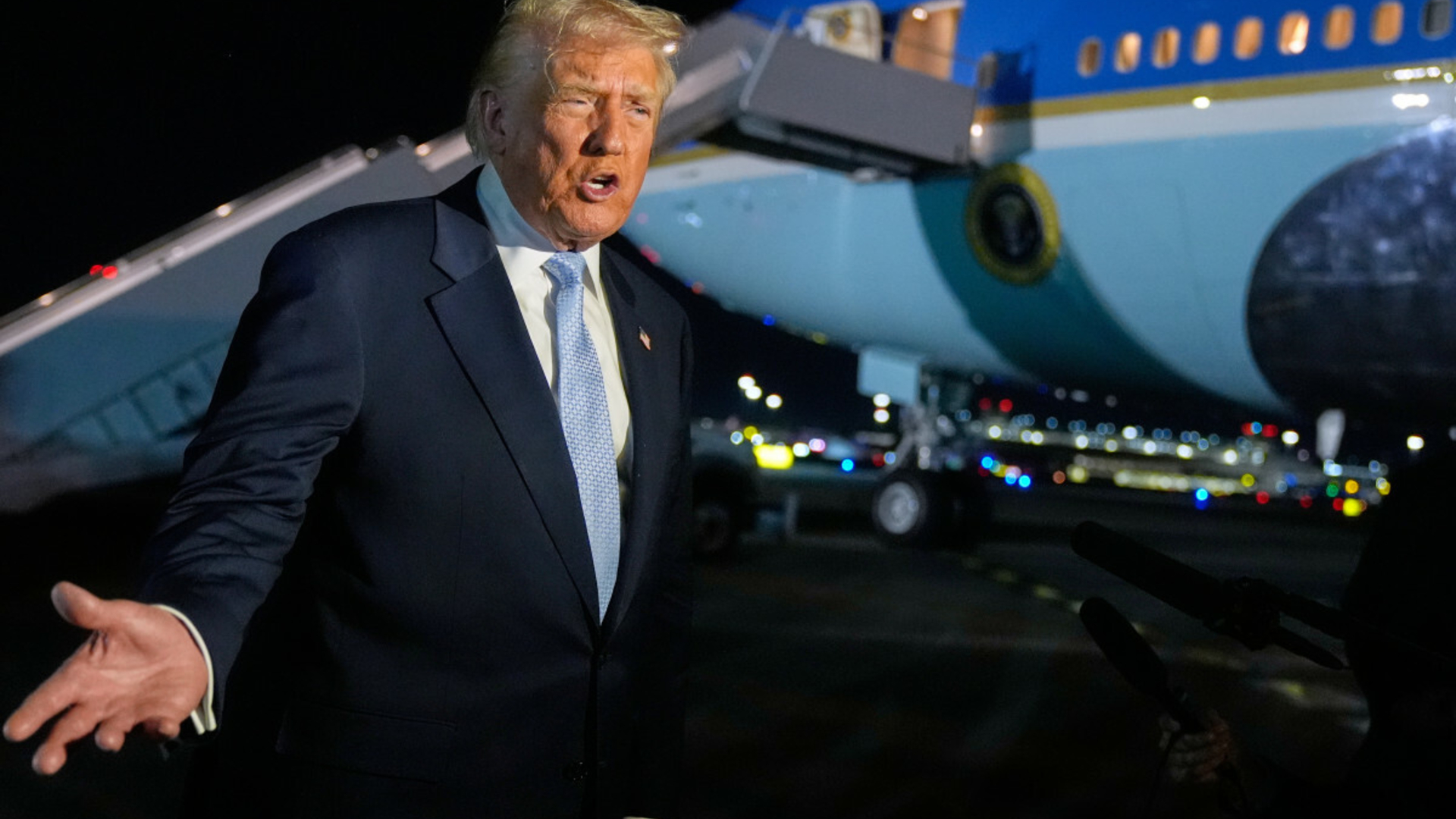 Wysokie cła na państwa handlujące z Rosją. Jest poparcie Donalda Trumpa ...