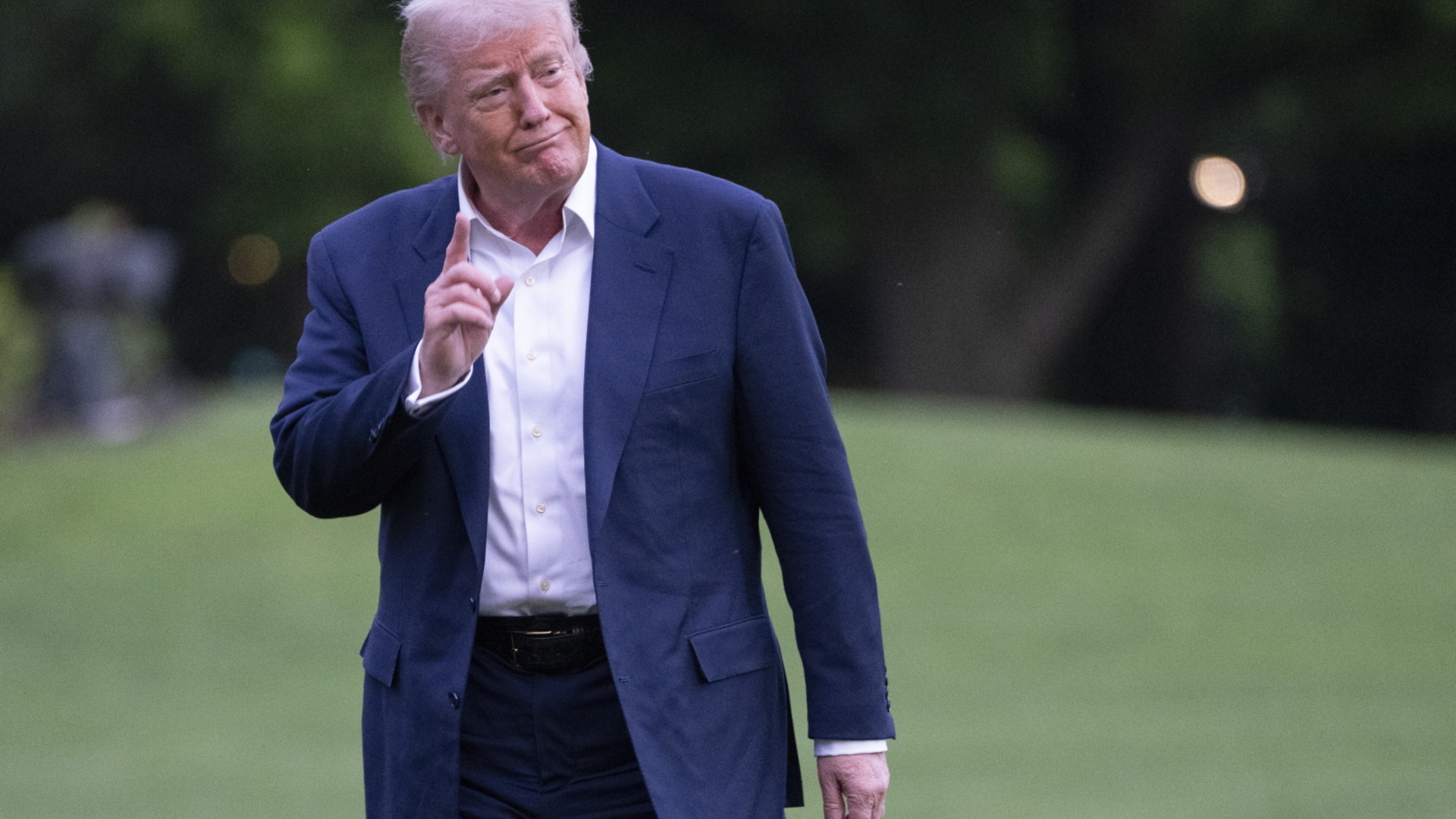 Zapytali Trumpa o kontrowersyjne zdjęcie. "Dajcie spokój", "katolicy ...