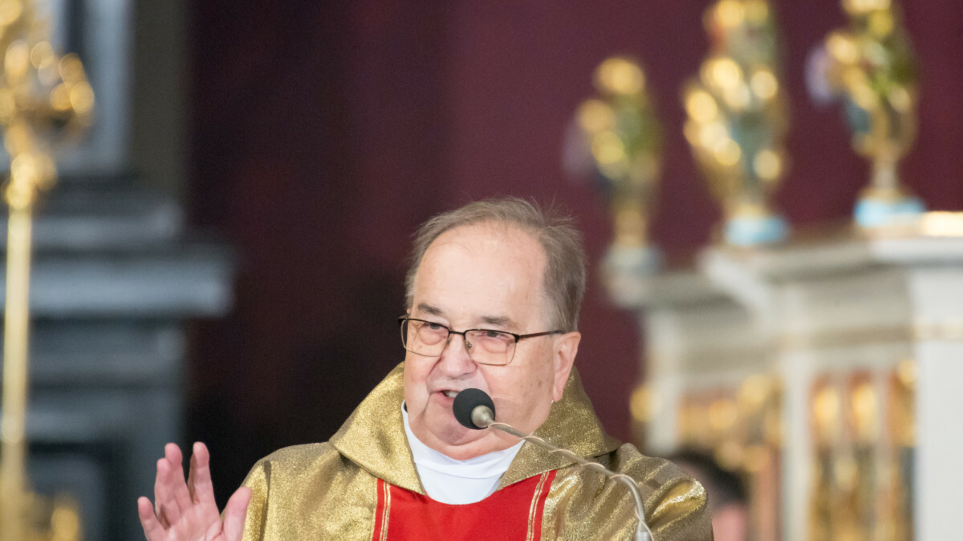 Ojciec Rydzyk grzmi. "Bądźmy gotowi. Sprawa jest bardzo poważna ...
