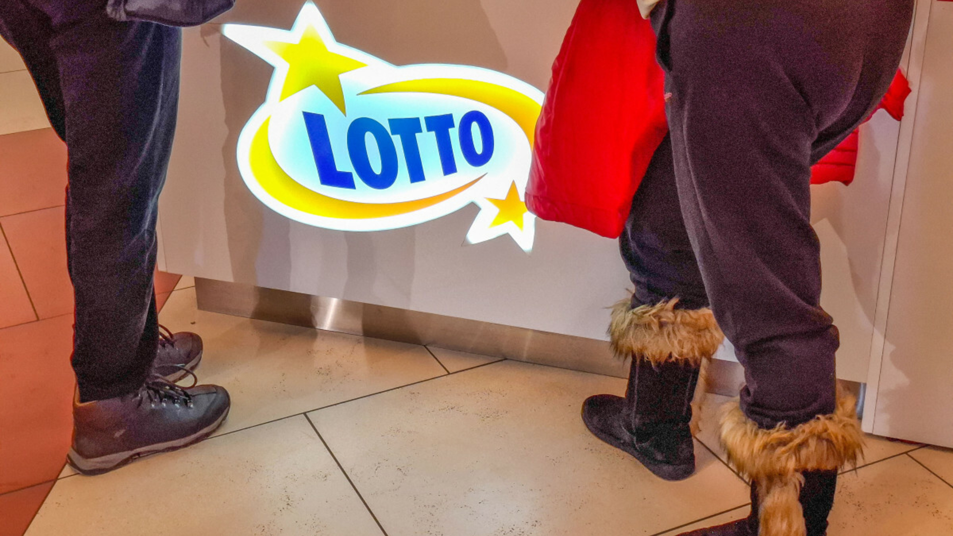 Gigantyczna wygrana w Lotto pod Wrocławiem. Kupił los w osiedlowym ...