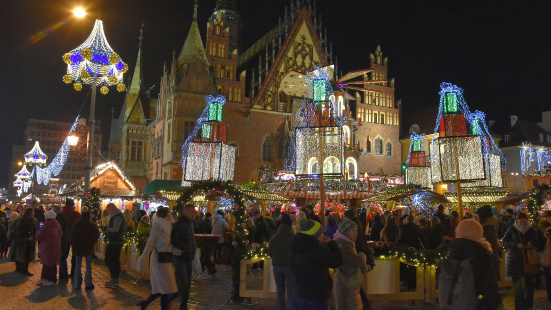 Jarmark we Wrocławiu przyciąga tłumy turystów. "Cudownie jak zawsze ...