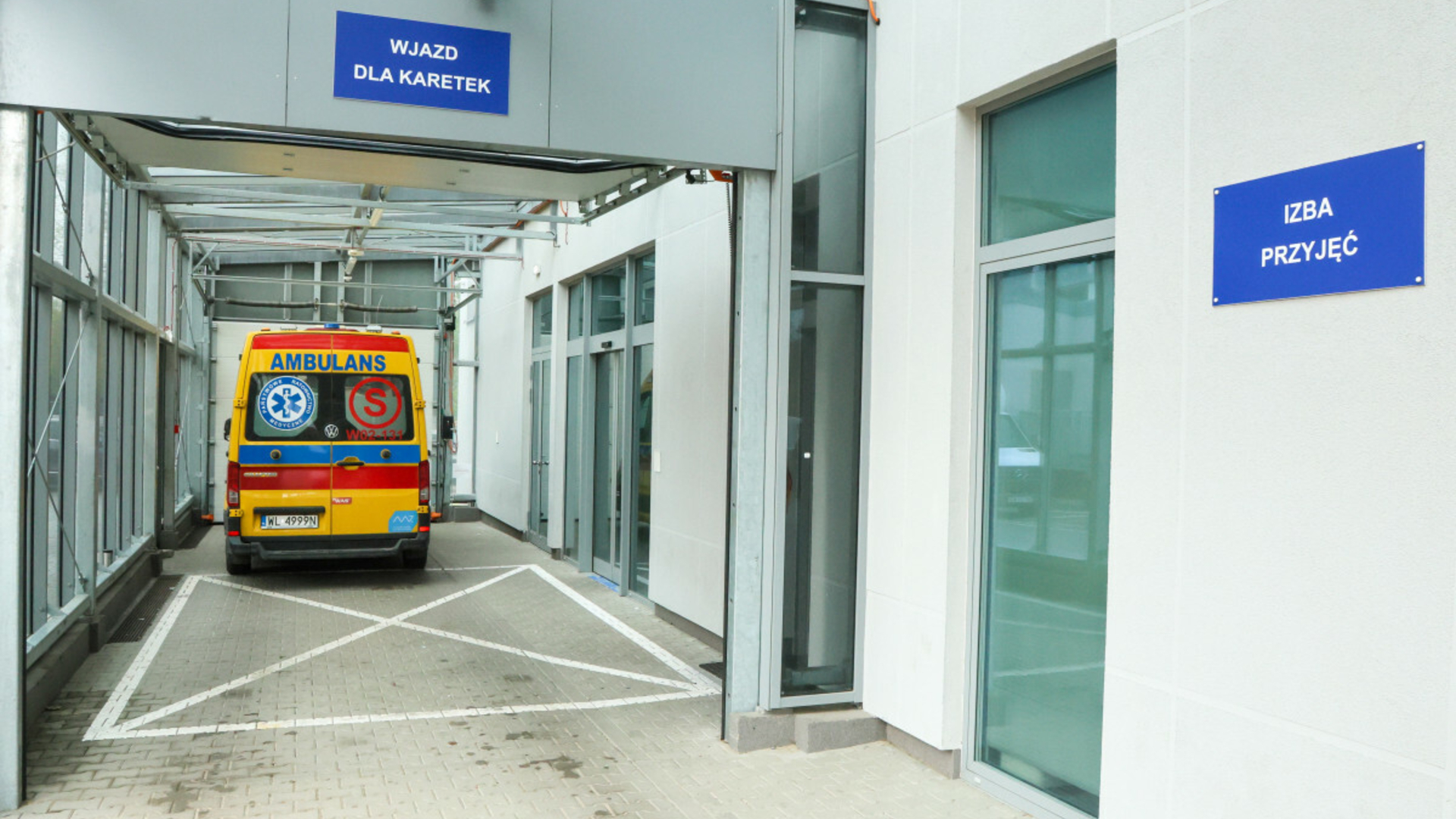 Pacjent z klinicznymi objawami choroby. Lekarze podejrzewają błonicę ...