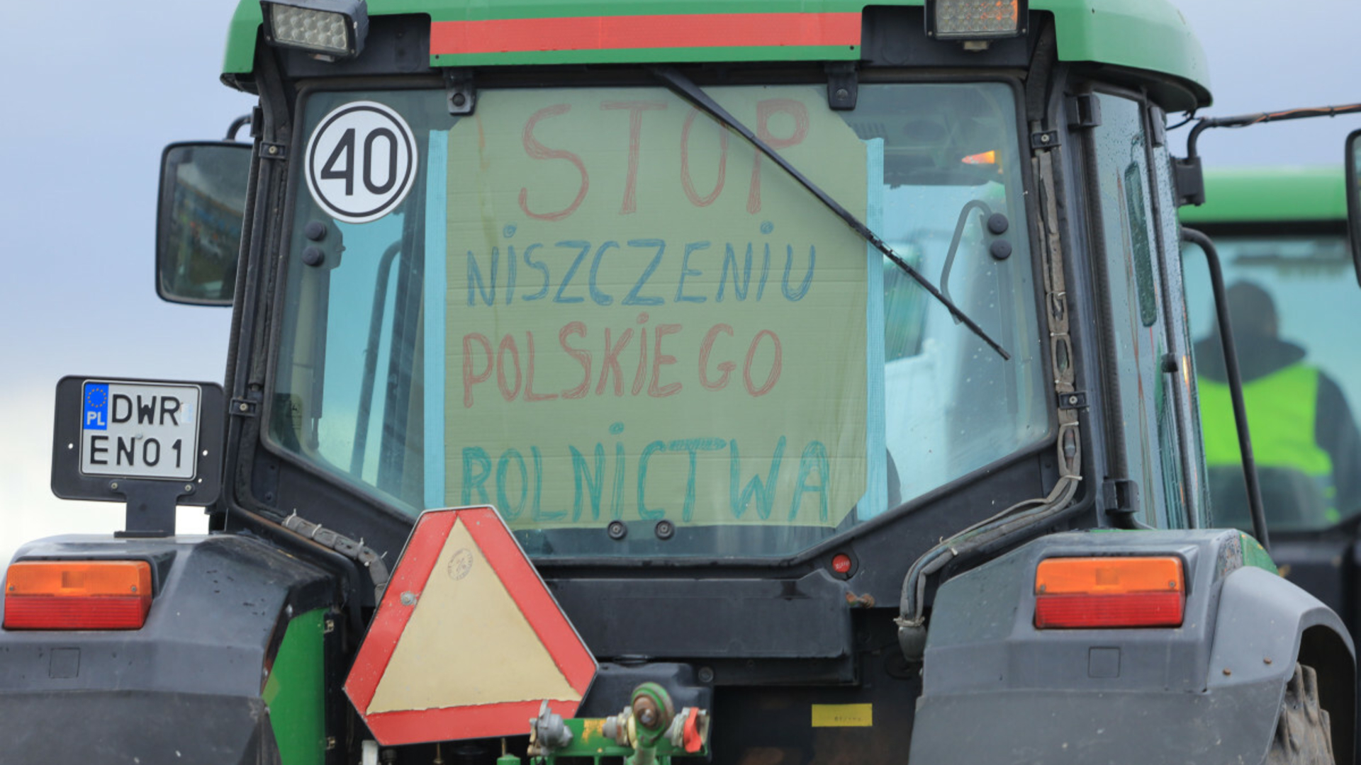 Protest rolników we Wrocławiu. Ciągniki przed urzędem. "Stop umowie ...