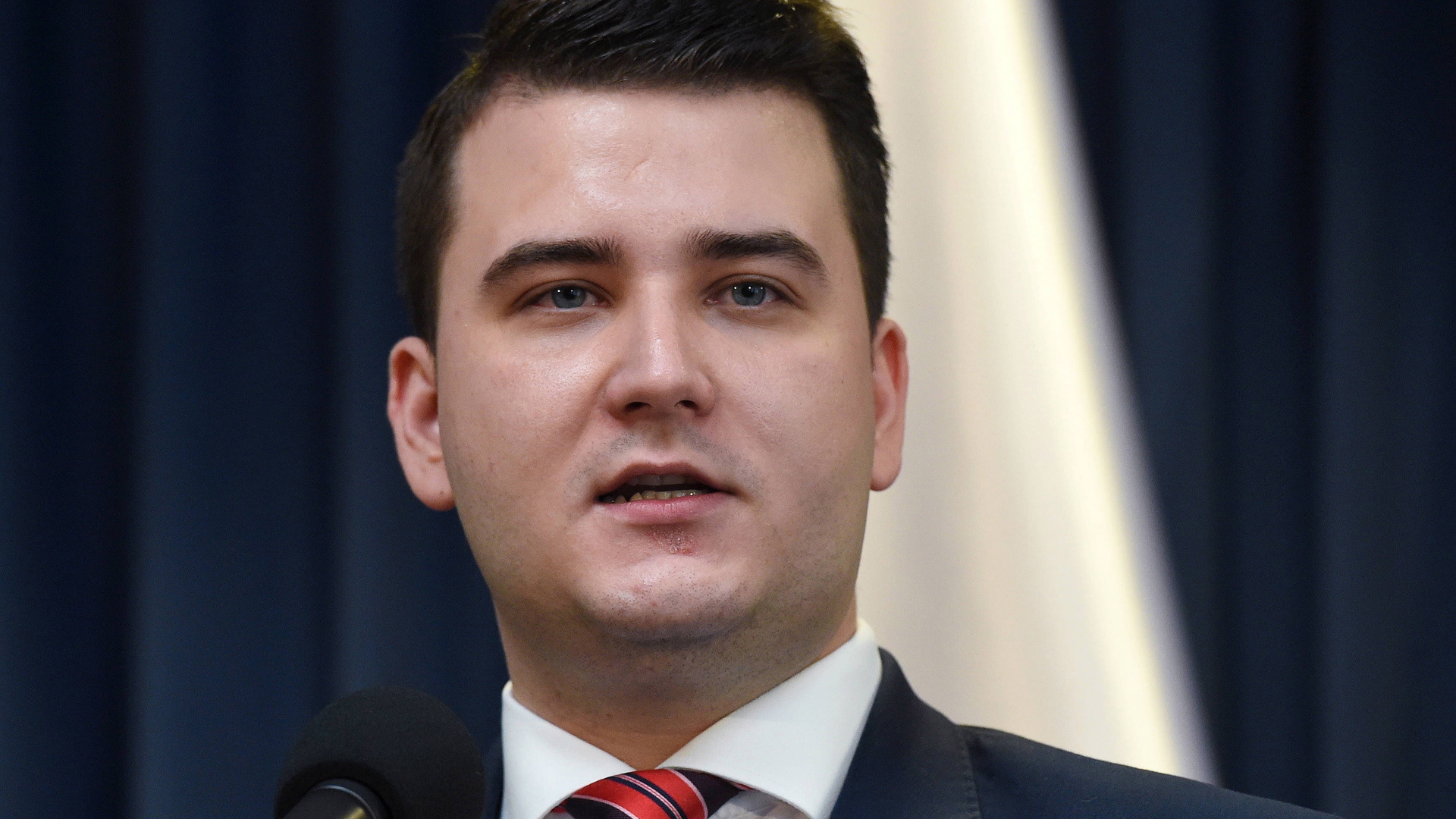 B. rzecznik MON B. Misiewicz będzie pracował w Telewizji Republika ...