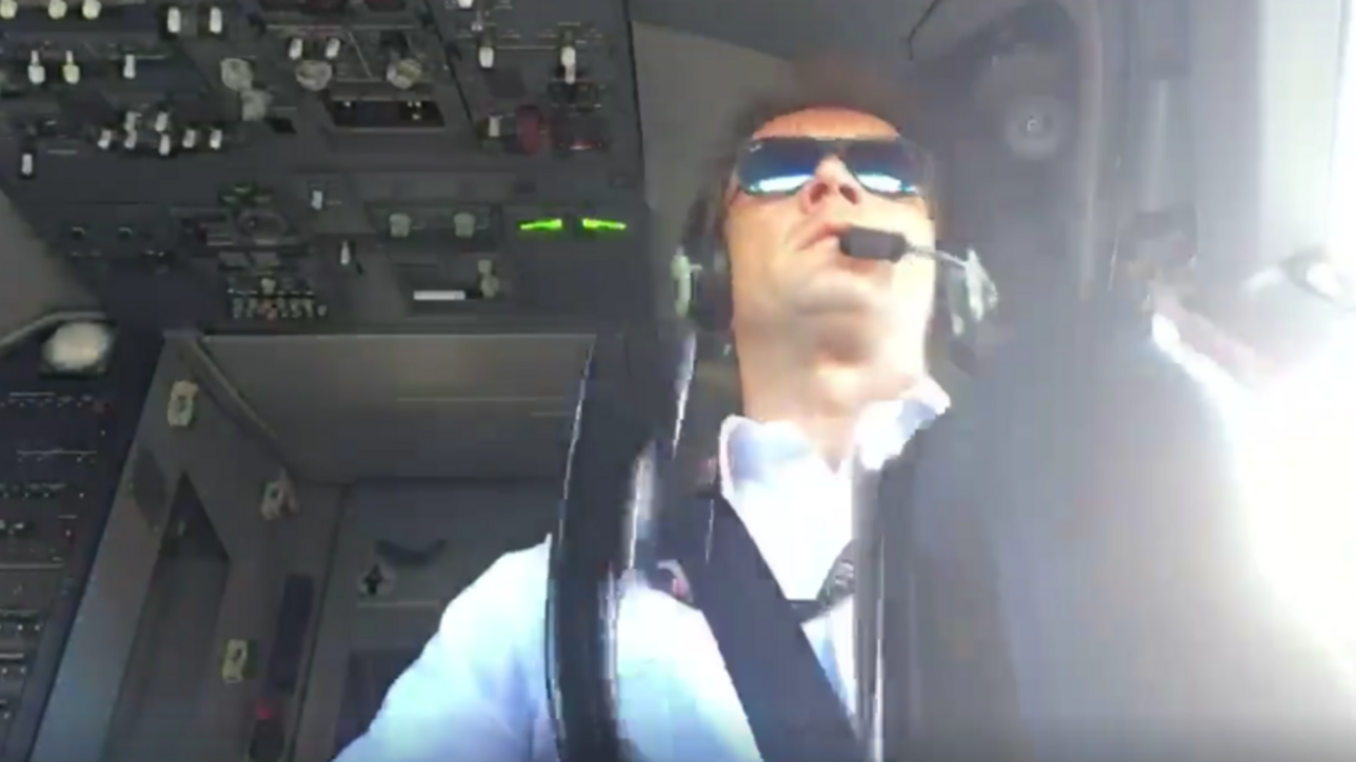 Polski pilot podbija internet. Trudne lądowanie i ten uśmiech [WIDEO ...