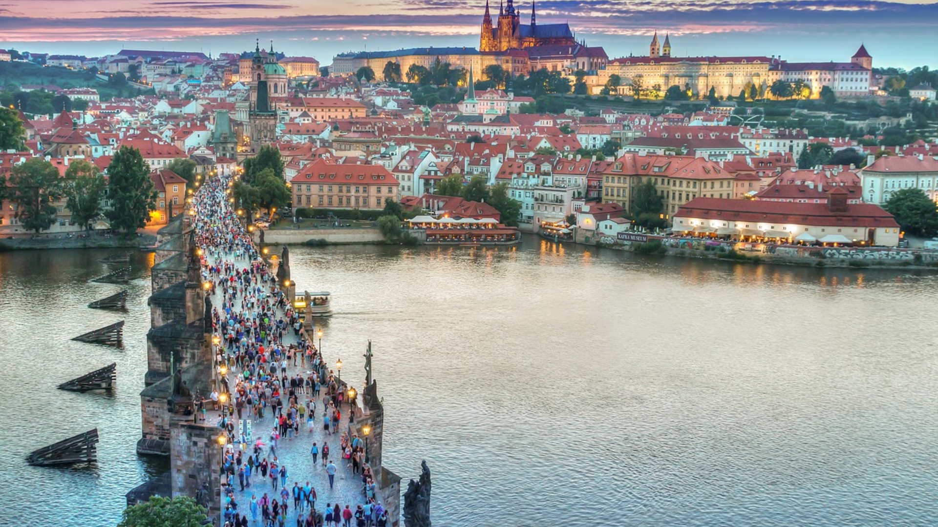 Programy szkolne nie pomogły. Uprzedzenia rasowe w Czechach mają się ...