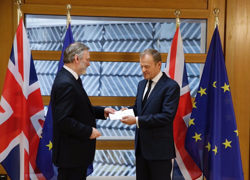 Wlk. Brytania. Theresa May podpisała dokument ws. Brexitu - Wiadomości ...