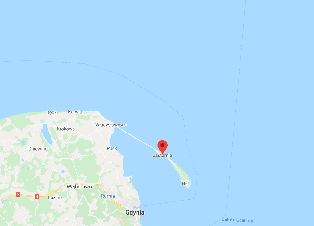 Plama na Bałtyku w pobliżu Jastarni. Ma 34-kilometry długości ...