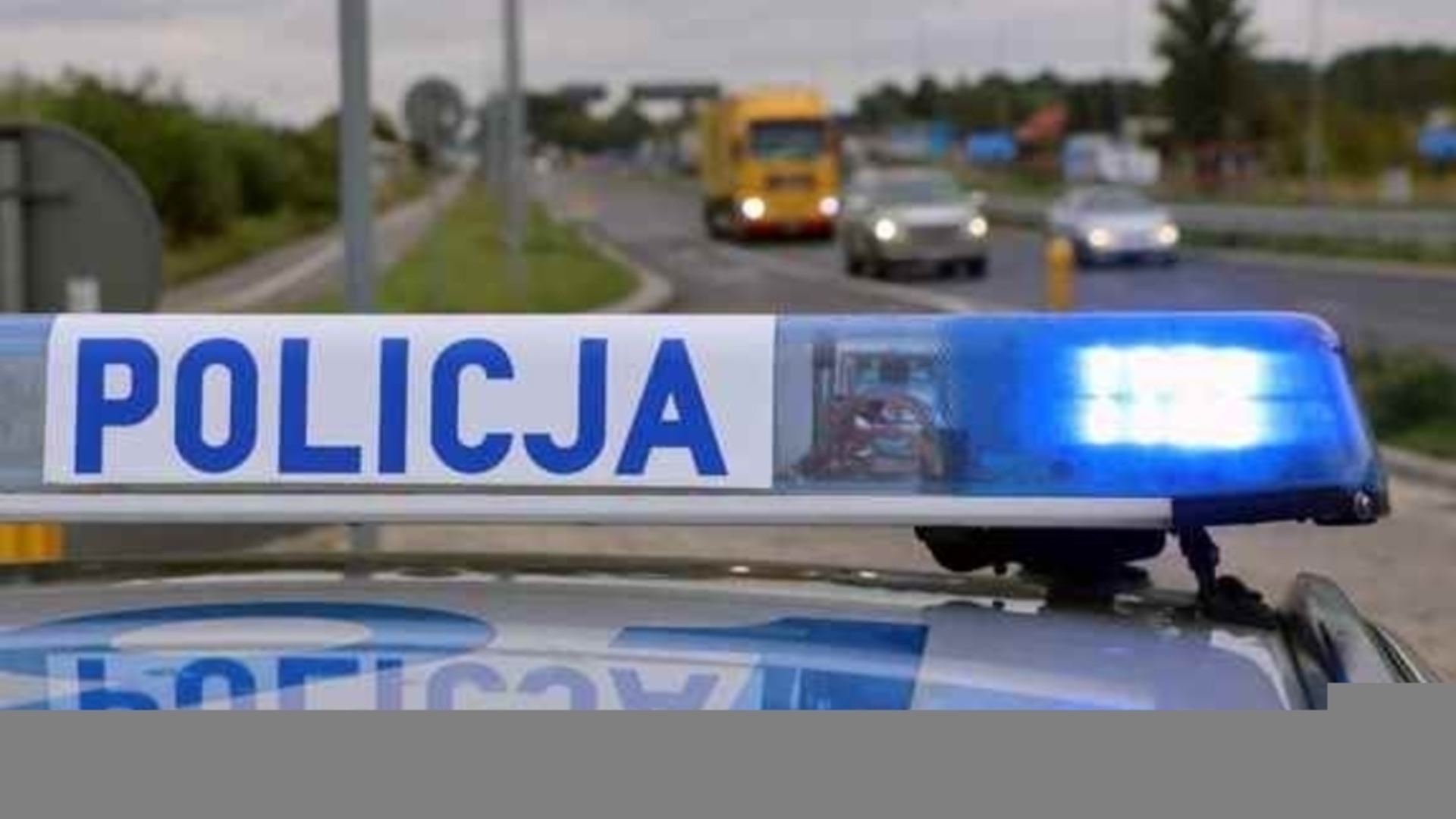 Pościg rodem z gier komputerowych. Kierowca próbował zepchnąć radiowóz ...