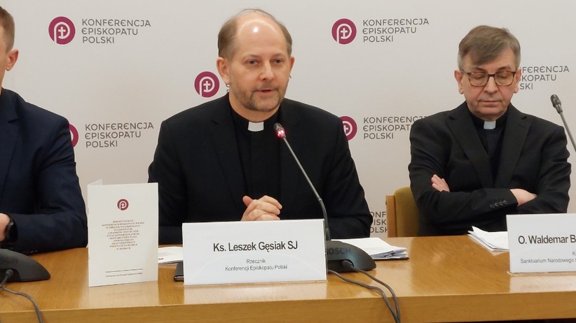 Episkopat knebluje księży. Wchodzi nowe prawo | Wiadomości Radio ZET