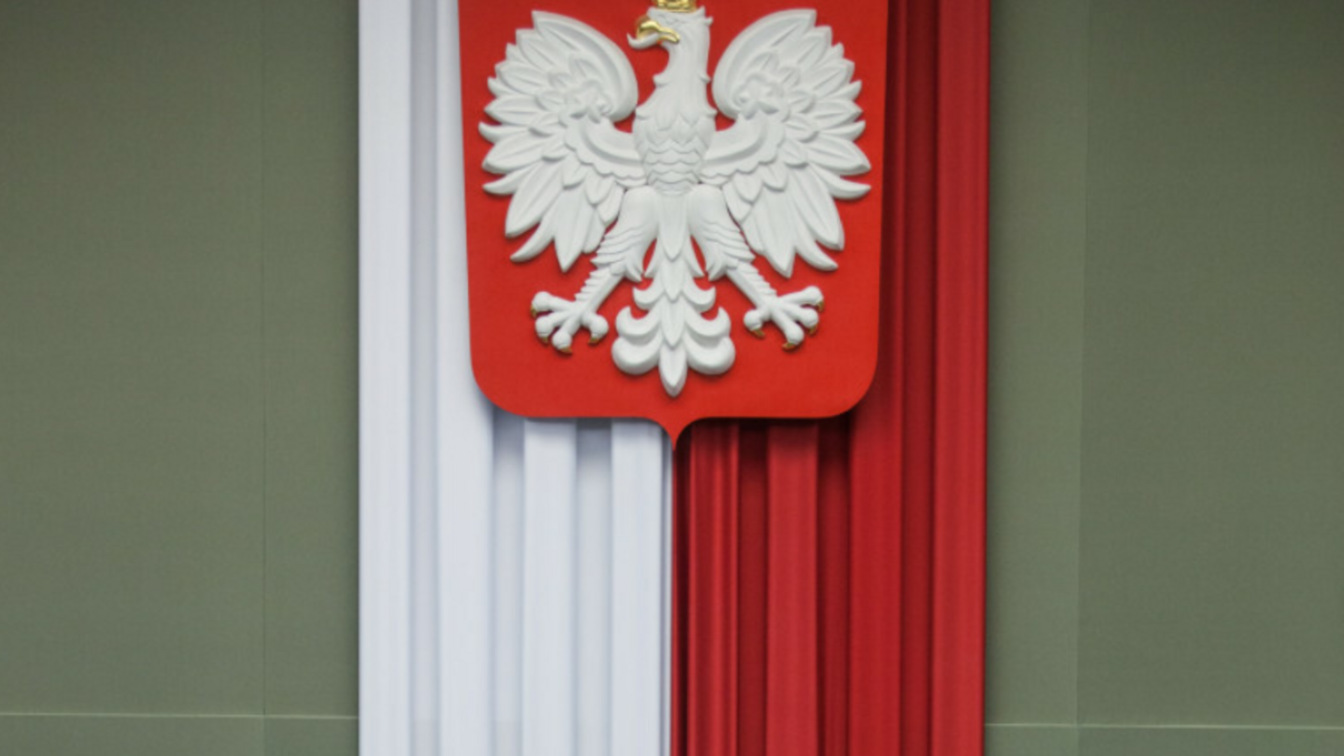 Godło i flaga do zmiany. PiS chce nowego opracowania hymnu - Wiadomości ...