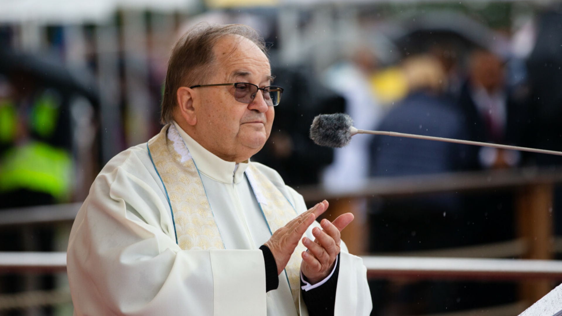 Rydzyk chce napisać książkę. Apeluje o świadectwa osób uratowanych ...